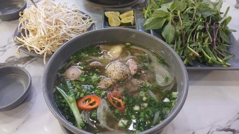 13 Best Vietnamese Dishes You Must Try (Street Food & Local Favorites)